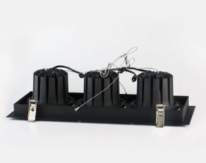 QUANT Triple Black – Aronlight